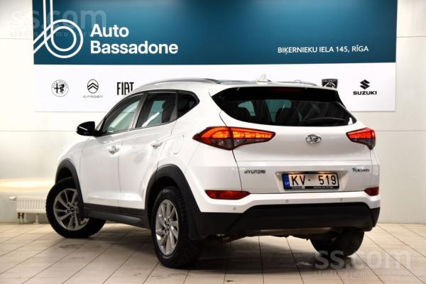 White Hyundai Tucson 2017 in Tallinn, with an engine capacity of 1.60 L and mileage of 153 thousand km for 12590 €, photo 8 on AUTOMOTO.COM.LV