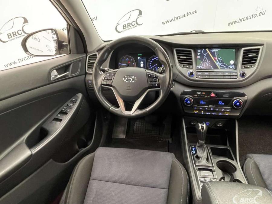 White Hyundai Tucson 2017 in Vilnius, with an engine capacity of 1.69 L and mileage of 185 thousand km for 11900 €, photo 16 on AUTOMOTO.COM.LV