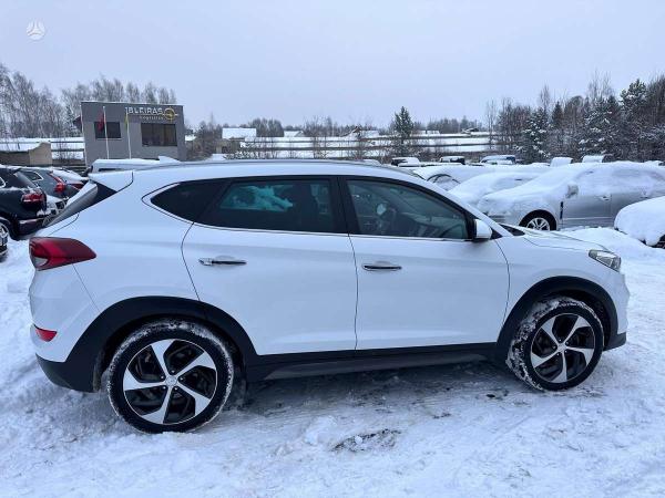 White Hyundai Tucson 2017 in Utena, with an engine capacity of 1.69 L and mileage of 283 thousand km for 10750 €, photo 7 on AUTOMOTO.COM.LV
