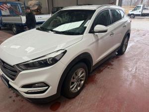 White Hyundai Tucson 2017 in Kaunas, with an engine capacity of 2.00 L and mileage of 201 thousand km for 11450 €, photo  on AUTOMOTO.COM.LV