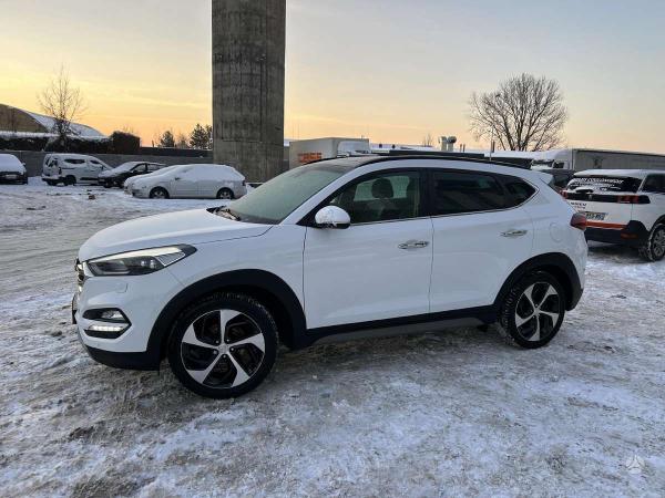 White Hyundai Tucson 2017 in Taurage, with an engine capacity of 1.69 L and mileage of 177 thousand km for 12600 €, photo 3 on AUTOMOTO.COM.LV