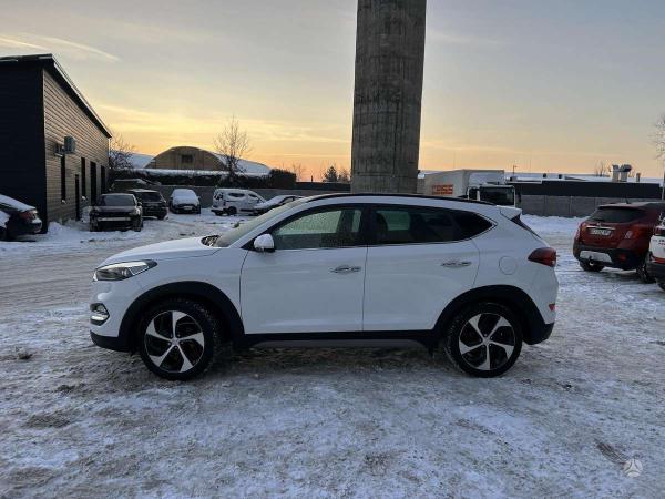 White Hyundai Tucson 2017 in Taurage, with an engine capacity of 1.69 L and mileage of 177 thousand km for 12600 €, photo 4 on AUTOMOTO.COM.LV