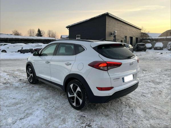 White Hyundai Tucson 2017 in Taurage, with an engine capacity of 1.69 L and mileage of 177 thousand km for 12600 €, photo 8 on AUTOMOTO.COM.LV