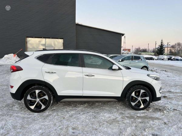 White Hyundai Tucson 2017 in Taurage, with an engine capacity of 1.69 L and mileage of 177 thousand km for 12600 €, photo 9 on AUTOMOTO.COM.LV