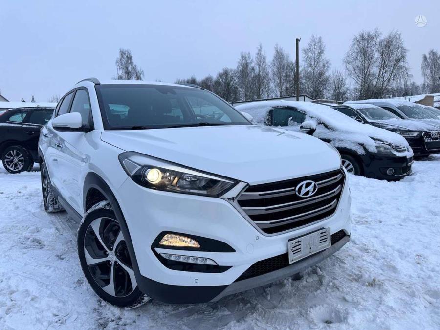 White Hyundai Tucson 2017 in Utena, with an engine capacity of 1.69 L and mileage of 287 thousand km for 10850 €, photo 1 on AUTOMOTO.COM.LV