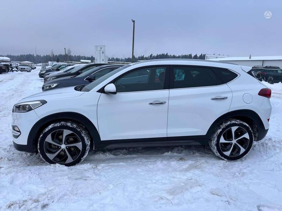 White Hyundai Tucson 2017 in Utena, with an engine capacity of 1.69 L and mileage of 287 thousand km for 10850 €, photo 7 on AUTOMOTO.COM.LV