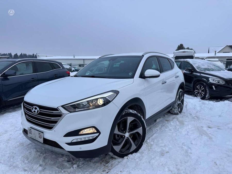 White Hyundai Tucson 2017 in Utena, with an engine capacity of 1.69 L and mileage of 287 thousand km for 10850 €, photo 8 on AUTOMOTO.COM.LV