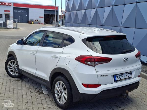 White Hyundai Tucson 2017 in Silute, with an engine capacity of 1.70 L and mileage of 292 thousand km for 8888 €, photo 2 on AUTOMOTO.COM.LV