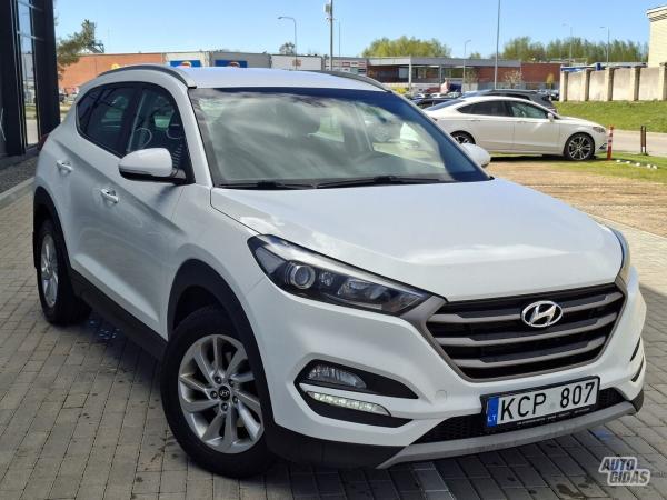White Hyundai Tucson 2017 in Silute, with an engine capacity of 1.70 L and mileage of 292 thousand km for 8888 €, photo 4 on AUTOMOTO.COM.LV