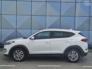 White Hyundai Tucson 2017 in Silute, with an engine capacity of 1.70 L and mileage of 292 thousand km for 8888 €, photo 7 on AUTOMOTO.COM.LV