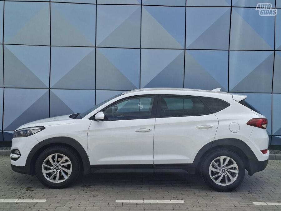 White Hyundai Tucson 2017 in Silute, with an engine capacity of 1.70 L and mileage of 292 thousand km for 8888 €, photo 7 on AUTOMOTO.COM.LV