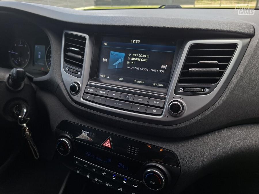 White Hyundai Tucson 2017 in Silute, with an engine capacity of 1.70 L and mileage of 292 thousand km for 8888 €, photo 21 on AUTOMOTO.COM.LV