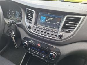 White Hyundai Tucson 2017 in Silute, with an engine capacity of 1.70 L and mileage of 292 thousand km for 8888 €, photo 23 on AUTOMOTO.COM.LV