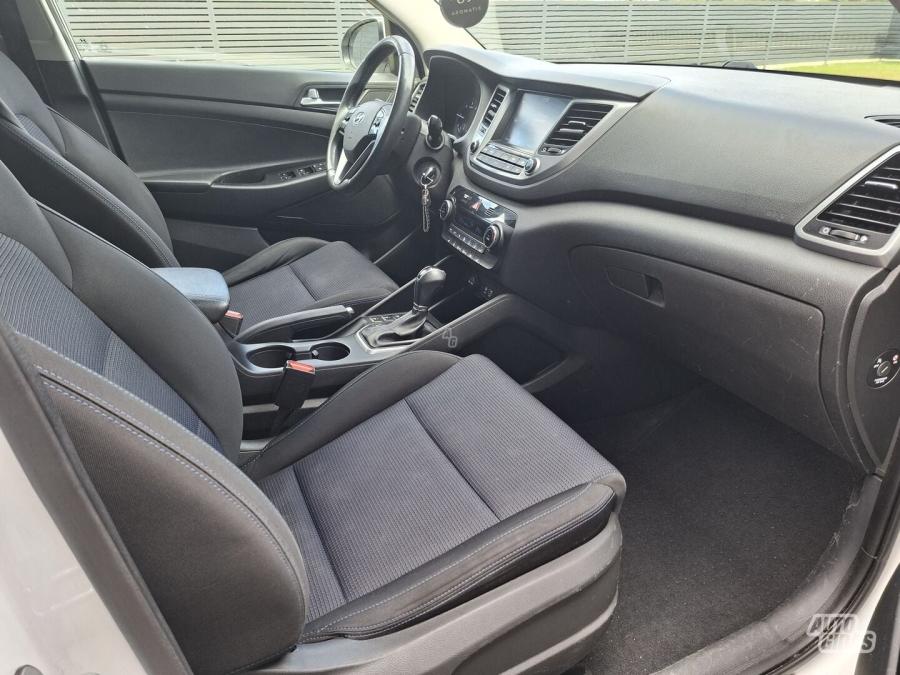 White Hyundai Tucson 2017 in Silute, with an engine capacity of 1.70 L and mileage of 292 thousand km for 8888 €, photo 25 on AUTOMOTO.COM.LV
