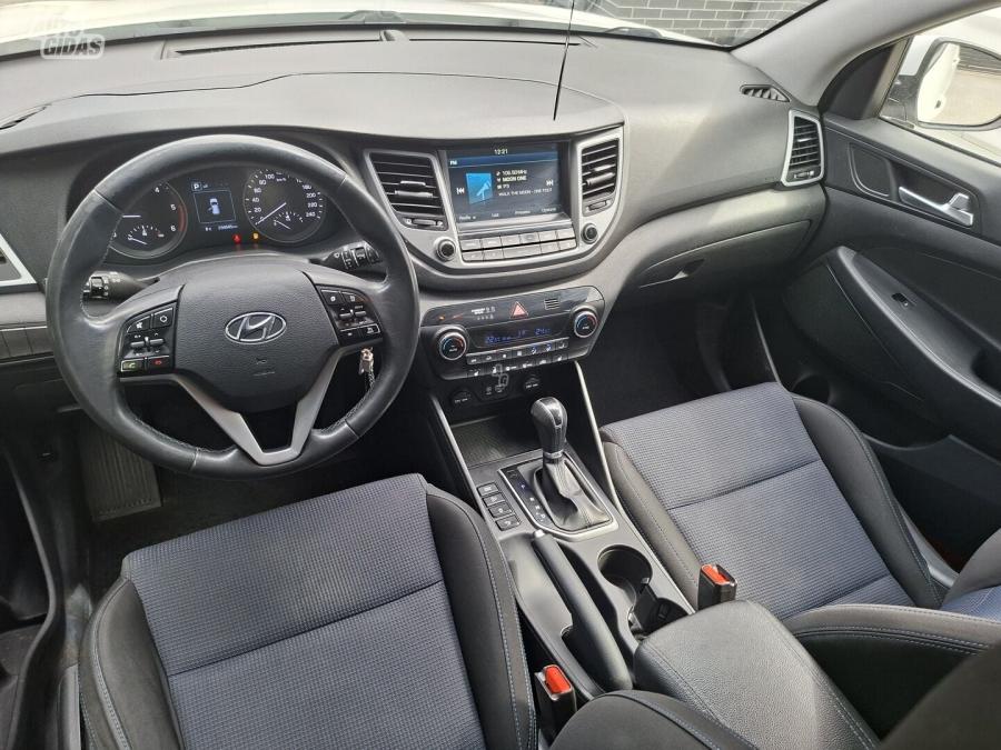 White Hyundai Tucson 2017 in Silute, with an engine capacity of 1.70 L and mileage of 292 thousand km for 8888 €, photo 27 on AUTOMOTO.COM.LV