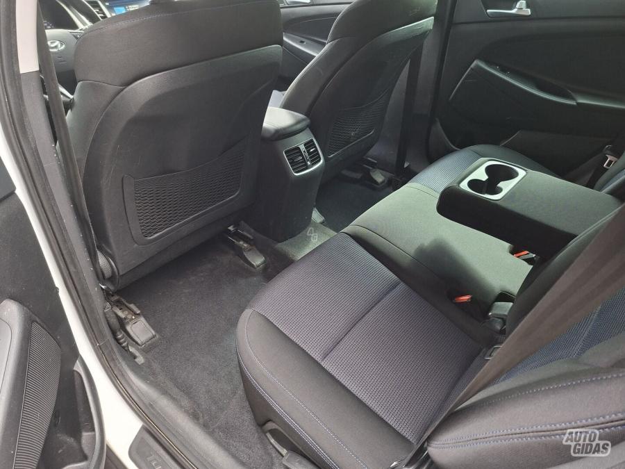 White Hyundai Tucson 2017 in Silute, with an engine capacity of 1.70 L and mileage of 292 thousand km for 8888 €, photo 28 on AUTOMOTO.COM.LV