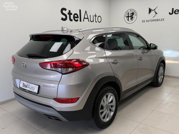 White Hyundai Tucson 2017 in Vilnius, with an engine capacity of 1.60 L and mileage of 92 thousand km for 13990 €, photo 5 on AUTOMOTO.COM.LV