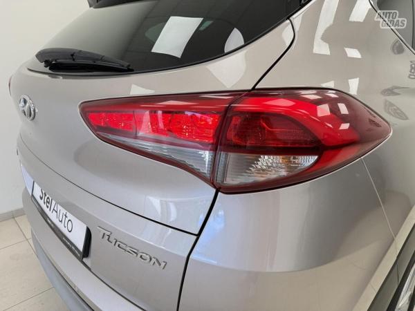 White Hyundai Tucson 2017 in Vilnius, with an engine capacity of 1.60 L and mileage of 92 thousand km for 13990 €, photo 8 on AUTOMOTO.COM.LV