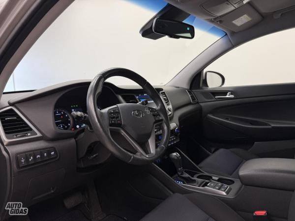 White Hyundai Tucson 2017 in Vilnius, with an engine capacity of 1.60 L and mileage of 92 thousand km for 13990 €, photo 10 on AUTOMOTO.COM.LV