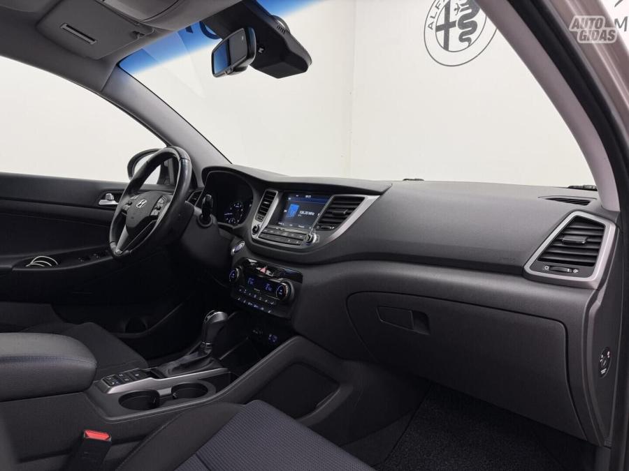 White Hyundai Tucson 2017 in Vilnius, with an engine capacity of 1.60 L and mileage of 92 thousand km for 13990 €, photo 24 on AUTOMOTO.COM.LV