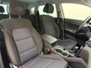 White Hyundai Tucson 2017 in Vilnius, with an engine capacity of 1.60 L and mileage of 92 thousand km for 13990 €, photo 25 on AUTOMOTO.COM.LV