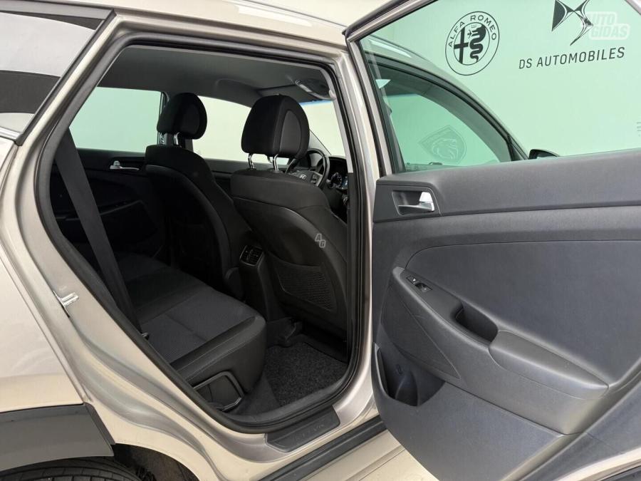 White Hyundai Tucson 2017 in Vilnius, with an engine capacity of 1.60 L and mileage of 92 thousand km for 13990 €, photo 26 on AUTOMOTO.COM.LV