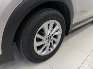 White Hyundai Tucson 2017 in Vilnius, with an engine capacity of 1.60 L and mileage of 92 thousand km for 13990 €, photo 31 on AUTOMOTO.COM.LV