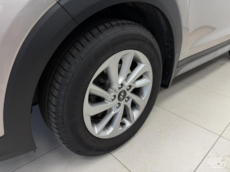 White Hyundai Tucson 2017 in Vilnius, with an engine capacity of 1.60 L and mileage of 92 thousand km for 13990 €, photo 31 on AUTOMOTO.COM.LV