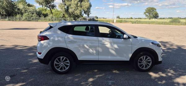 White Hyundai Tucson 2017 in Marijampole, with an engine capacity of 2.00 L and mileage of 212 thousand km for 12450 €, photo 4 on AUTOMOTO.COM.LV