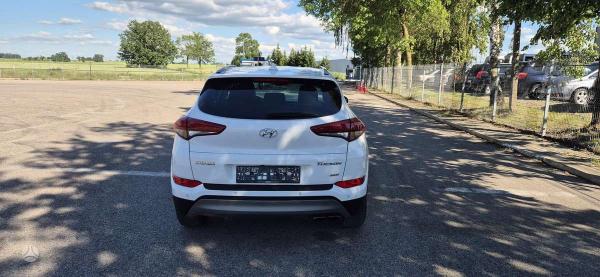 White Hyundai Tucson 2017 in Marijampole, with an engine capacity of 2.00 L and mileage of 212 thousand km for 12450 €, photo 6 on AUTOMOTO.COM.LV