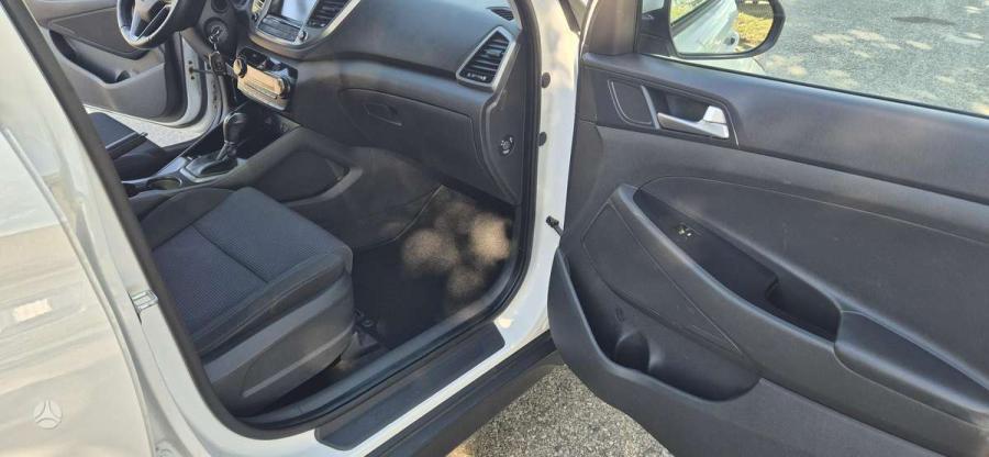 Balts Hyundai Tucson 2017 Marijampole, ar dzinēja tilpumu 2.00 L un nobraukumu 212 tūkst. km par 12450 €, foto 17 vietnē AUTOMOTO.COM.LV