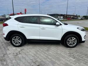 White Hyundai Tucson 2017 in Taurage, with an engine capacity of 1.69 L and mileage of 197 thousand km for 9950 €, photo 8 on AUTOMOTO.COM.LV