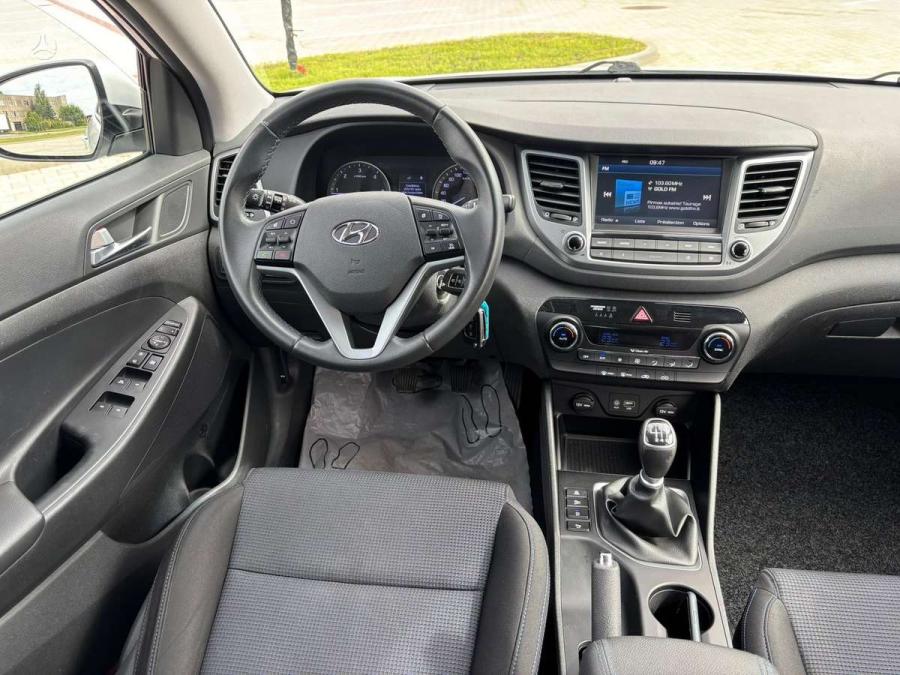 White Hyundai Tucson 2017 in Taurage, with an engine capacity of 1.69 L and mileage of 197 thousand km for 9950 €, photo 12 on AUTOMOTO.COM.LV