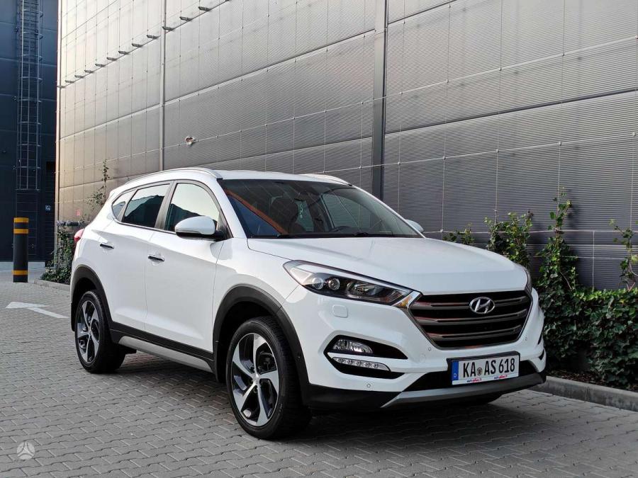 White Hyundai Tucson 2017 in Klaipeda, with an engine capacity of 2.00 L and mileage of 194 thousand km for 12950 €, photo 1 on AUTOMOTO.COM.LV