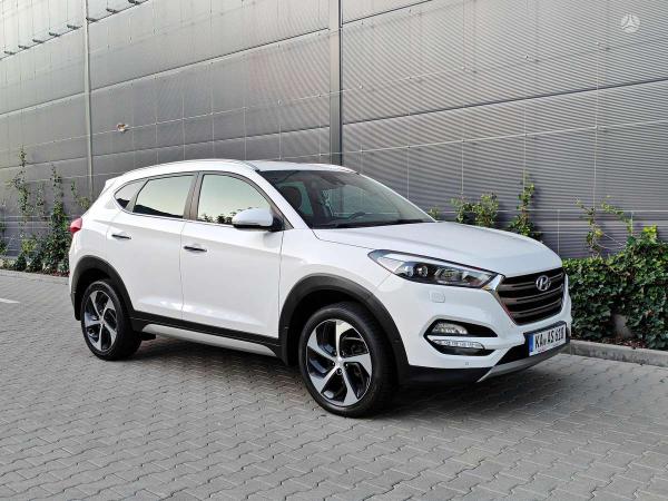 Hyundai Tucson 2017 in Klaipeda on AUTOMOTO.COM.LV White Hyundai Tucson 2017 in Klaipeda, with an engine capacity of 2.00 L and mileage of 194 thousand km for 12950 €, photo 4 on AUTOMOTO.COM.LV