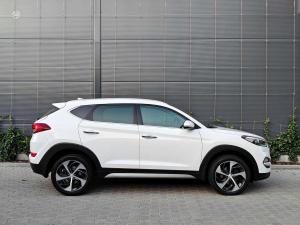 White Hyundai Tucson 2017 in Klaipeda, with an engine capacity of 2.00 L and mileage of 194 thousand km for 12950 €, photo 5 on AUTOMOTO.COM.LV