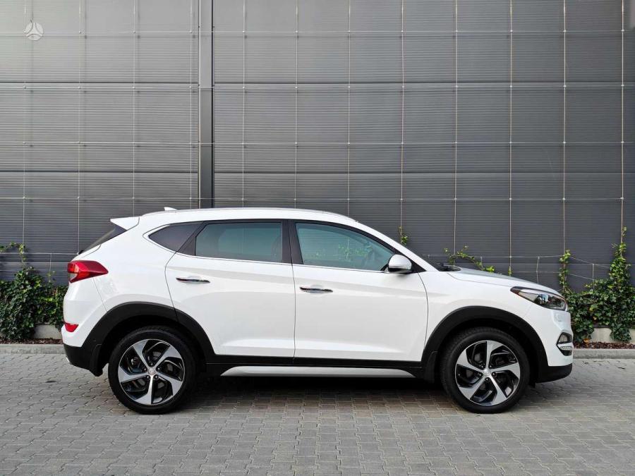 White Hyundai Tucson 2017 in Klaipeda, with an engine capacity of 2.00 L and mileage of 194 thousand km for 12950 €, photo 5 on AUTOMOTO.COM.LV