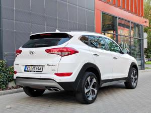 White Hyundai Tucson 2017 in Klaipeda, with an engine capacity of 2.00 L and mileage of 194 thousand km for 12950 €, photo 8 on AUTOMOTO.COM.LV