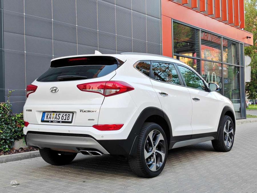 White Hyundai Tucson 2017 in Klaipeda, with an engine capacity of 2.00 L and mileage of 194 thousand km for 12950 €, photo 8 on AUTOMOTO.COM.LV