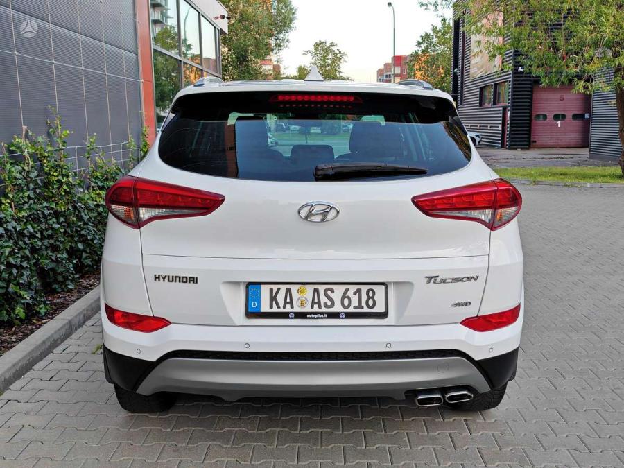 White Hyundai Tucson 2017 in Klaipeda, with an engine capacity of 2.00 L and mileage of 194 thousand km for 12950 €, photo 9 on AUTOMOTO.COM.LV