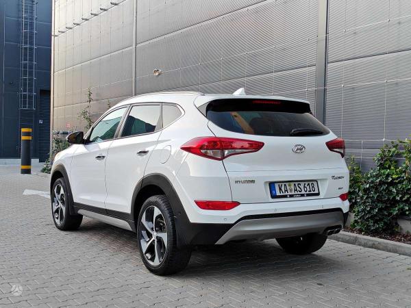 Hyundai Tucson 2017 in Klaipeda on AUTOMOTO.COM.LV White Hyundai Tucson 2017 in Klaipeda, with an engine capacity of 2.00 L and mileage of 194 thousand km for 12950 €, photo 10 on AUTOMOTO.COM.LV