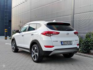 White Hyundai Tucson 2017 in Klaipeda, with an engine capacity of 2.00 L and mileage of 194 thousand km for 12950 €, photo 10 on AUTOMOTO.COM.LV