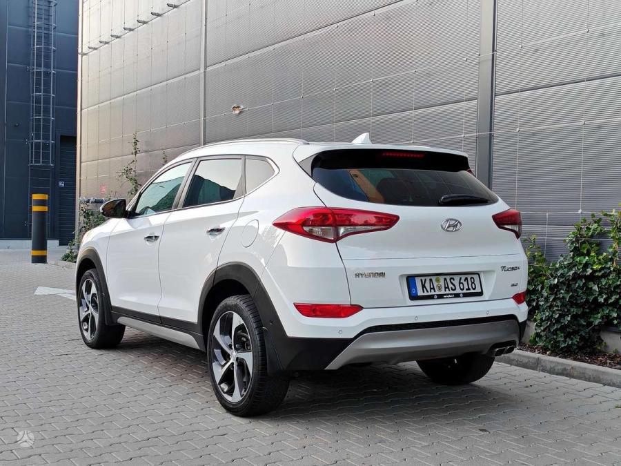 White Hyundai Tucson 2017 in Klaipeda, with an engine capacity of 2.00 L and mileage of 194 thousand km for 12950 €, photo 10 on AUTOMOTO.COM.LV