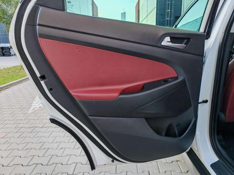 White Hyundai Tucson 2017 in Klaipeda, with an engine capacity of 2.00 L and mileage of 194 thousand km for 12950 €, photo 19 on AUTOMOTO.COM.LV