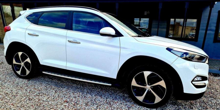 White Hyundai Tucson 2017 in Kretinga, with an engine capacity of 2.00 L and mileage of 231 thousand km for 13750 €, photo 4 on AUTOMOTO.COM.LV
