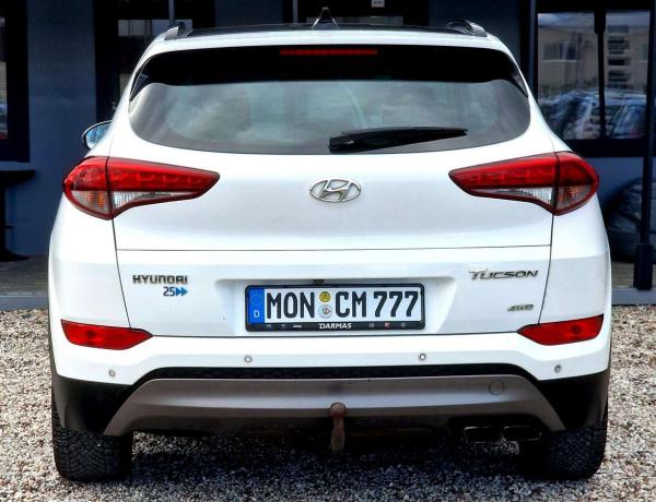White Hyundai Tucson 2017 in Kretinga, with an engine capacity of 2.00 L and mileage of 231 thousand km for 13750 €, photo 8 on AUTOMOTO.COM.LV