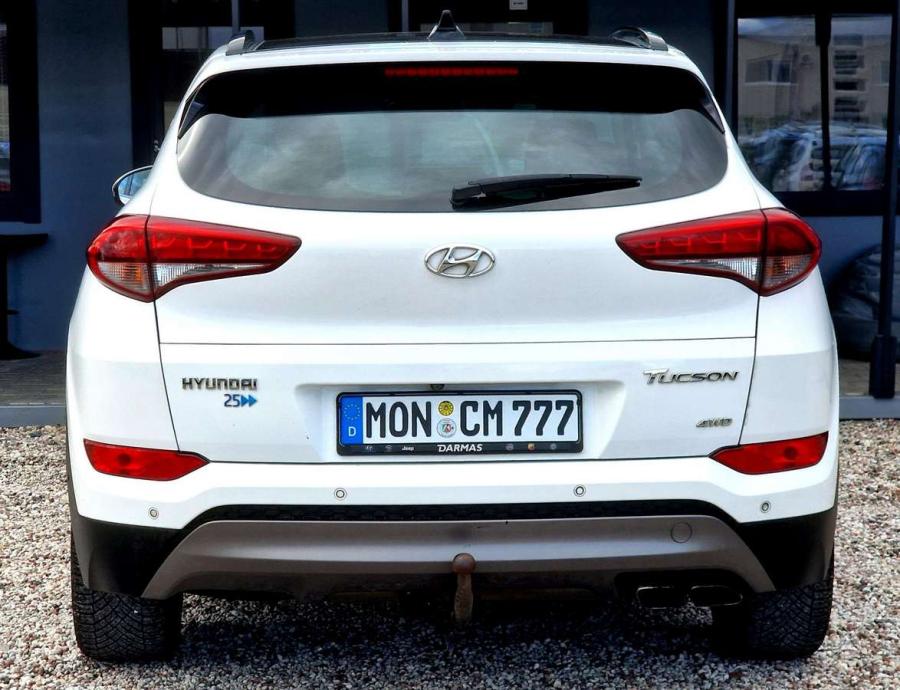White Hyundai Tucson 2017 in Kretinga, with an engine capacity of 2.00 L and mileage of 231 thousand km for 13750 €, photo 8 on AUTOMOTO.COM.LV