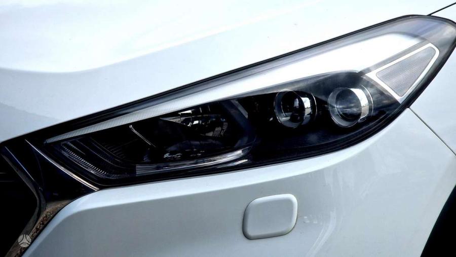 White Hyundai Tucson 2017 in Kretinga, with an engine capacity of 2.00 L and mileage of 231 thousand km for 13750 €, photo 9 on AUTOMOTO.COM.LV