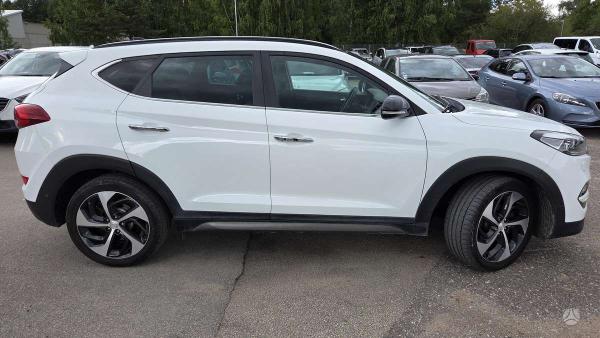 Hyundai Tucson 2017 Tauragė vietnē Balts Hyundai Tucson 2017 Tauragė, ar dzinēja tilpumu 1.69 L un nobraukumu 168 tūkst. km par 12800 €, foto 6 vietnē AUTOMOTO.COM.LV