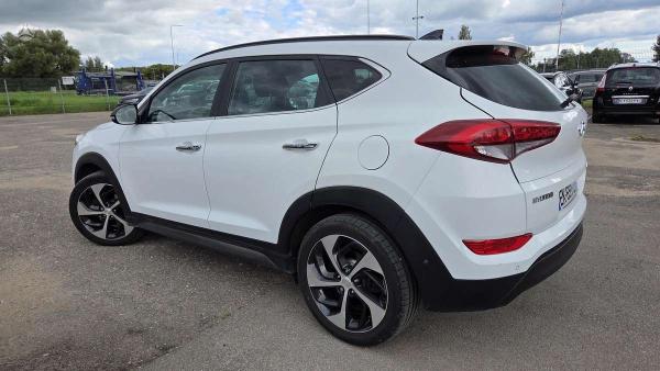 Hyundai Tucson 2017 Tauragė vietnē Balts Hyundai Tucson 2017 Tauragė, ar dzinēja tilpumu 1.69 L un nobraukumu 168 tūkst. km par 12800 €, foto 9 vietnē AUTOMOTO.COM.LV